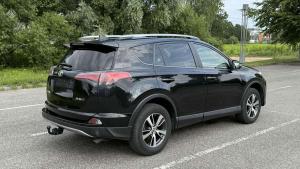Black Toyota RAV4 2017 in Taurage, with an engine capacity of 2.00 L and mileage of 240 thousand km for 11999 €, photo 9 on AUTOMOTO.COM.LV