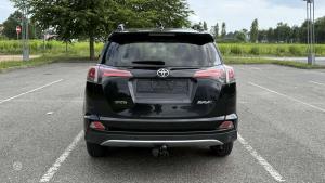 Black Toyota RAV4 2017 in Taurage, with an engine capacity of 2.00 L and mileage of 240 thousand km for 11999 €, photo 12 on AUTOMOTO.COM.LV