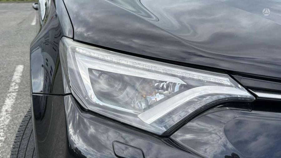 Black Toyota RAV4 2017 in Taurage, with an engine capacity of 2.00 L and mileage of 240 thousand km for 11999 €, photo 15 on AUTOMOTO.COM.LV