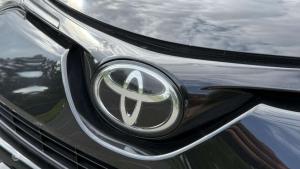 Black Toyota RAV4 2017 in Taurage, with an engine capacity of 2.00 L and mileage of 240 thousand km for 11999 €, photo 16 on AUTOMOTO.COM.LV