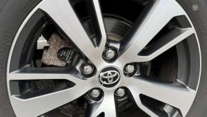 Black Toyota RAV4 2017 in Taurage, with an engine capacity of 2.00 L and mileage of 240 thousand km for 11999 €, photo 17 on AUTOMOTO.COM.LV