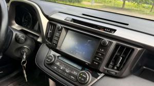 Black Toyota RAV4 2017 in Taurage, with an engine capacity of 2.00 L and mileage of 240 thousand km for 11999 €, photo 23 on AUTOMOTO.COM.LV