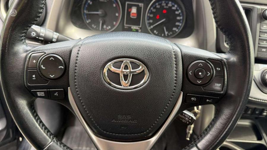 Black Toyota RAV4 2017 in Taurage, with an engine capacity of 2.00 L and mileage of 240 thousand km for 11999 €, photo 25 on AUTOMOTO.COM.LV