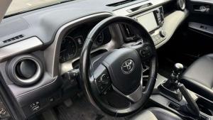 Black Toyota RAV4 2017 in Taurage, with an engine capacity of 2.00 L and mileage of 240 thousand km for 11999 €, photo 27 on AUTOMOTO.COM.LV
