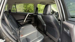 Black Toyota RAV4 2017 in Taurage, with an engine capacity of 2.00 L and mileage of 240 thousand km for 11999 €, photo 28 on AUTOMOTO.COM.LV