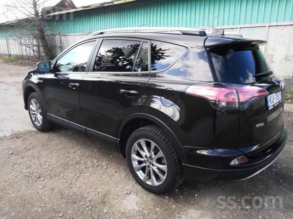 Toyota RAV4 2017 in Riga on AUTOMOTO.COM.LV Black Toyota RAV4 2017 in Riga, with an engine capacity of 2.50 L and mileage of 176 thousand km for 15000 €, photo 1 on AUTOMOTO.COM.LV