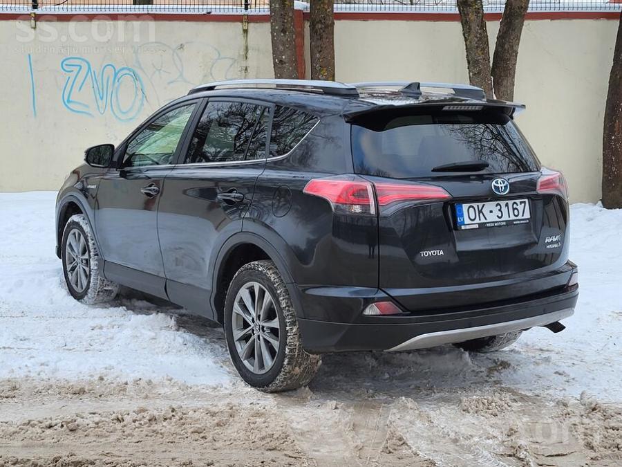 Melns Toyota RAV4 2018 Rīga, ar dzinēja tilpumu 2.50 L un nobraukumu 141 tūkst. km par 17000 €, foto 4 vietnē AUTOMOTO.COM.LV