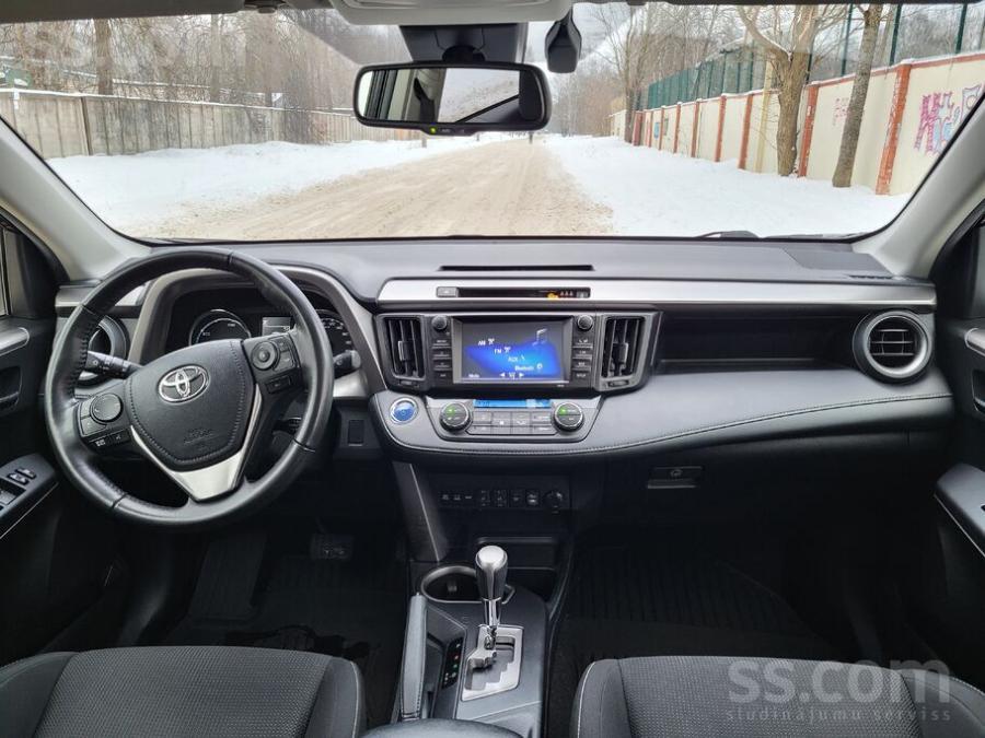 Melns Toyota RAV4 2018 Rīga, ar dzinēja tilpumu 2.50 L un nobraukumu 141 tūkst. km par 17000 €, foto 5 vietnē AUTOMOTO.COM.LV