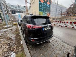 Black Toyota RAV4 2018 in Tallinn, with an engine capacity of 2.49 L and mileage of 125 thousand km for 17900 €, photo 3 on AUTOMOTO.COM.LV