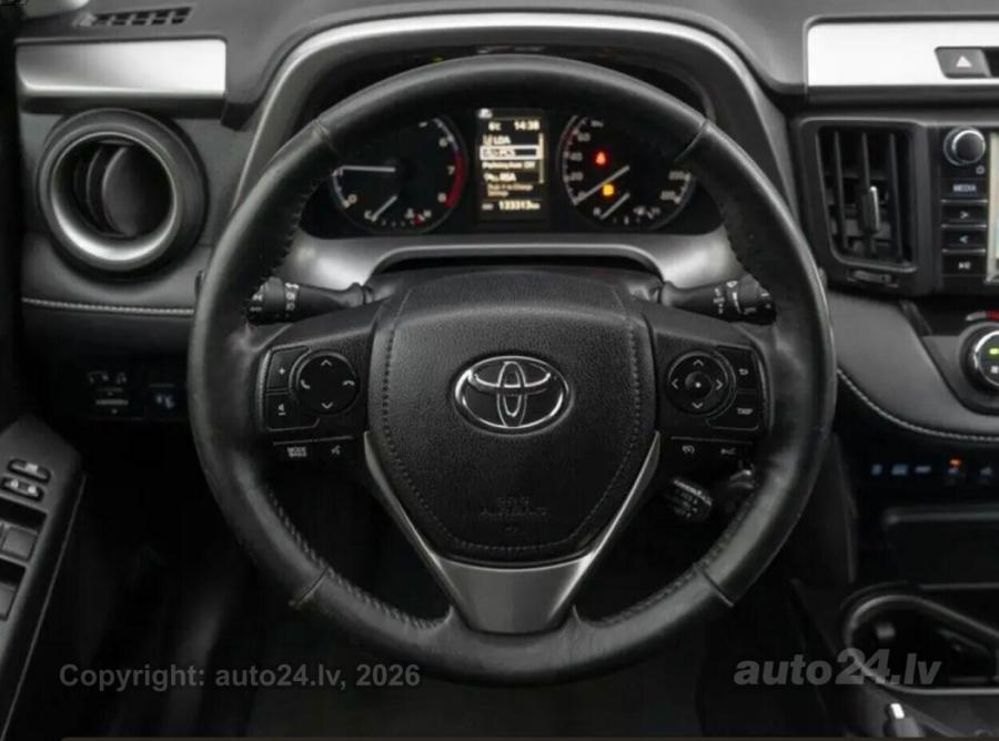 Black Toyota RAV4 2018 in Tallinn, with an engine capacity of 2.49 L and mileage of 125 thousand km for 17900 €, photo 5 on AUTOMOTO.COM.LV