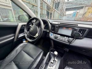 Black Toyota RAV4 2018 in Tallinn, with an engine capacity of 2.49 L and mileage of 125 thousand km for 17900 €, photo 15 on AUTOMOTO.COM.LV