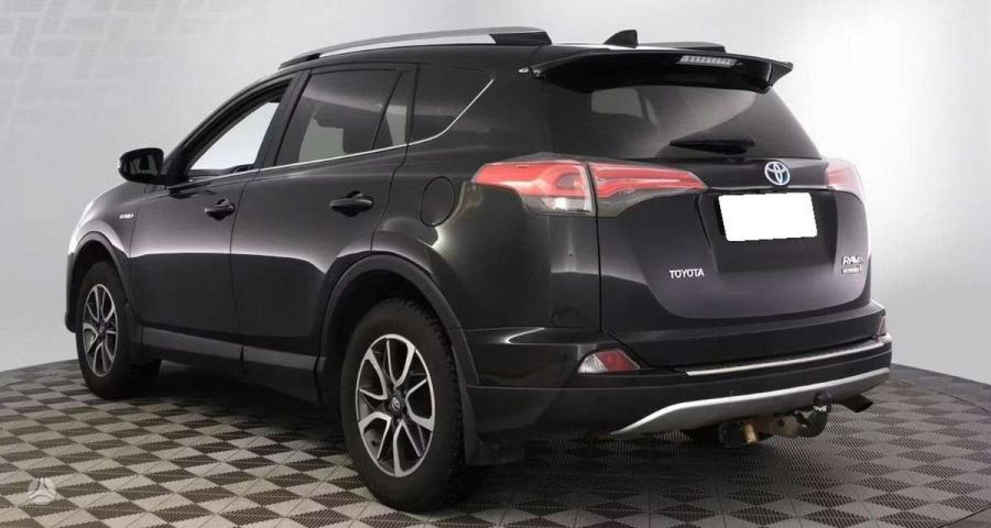 Black Toyota RAV4 2018 in Kaunas, with an engine capacity of 2.49 L and mileage of 274 thousand km for 14200 €, photo 2 on AUTOMOTO.COM.LV