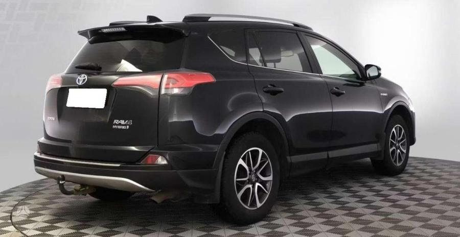 Black Toyota RAV4 2018 in Kaunas, with an engine capacity of 2.49 L and mileage of 274 thousand km for 14200 €, photo 3 on AUTOMOTO.COM.LV