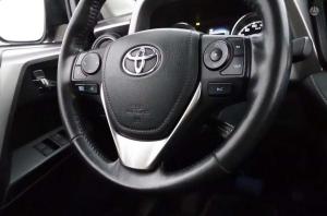 Black Toyota RAV4 2018 in Kaunas, with an engine capacity of 2.49 L and mileage of 274 thousand km for 14200 €, photo 5 on AUTOMOTO.COM.LV