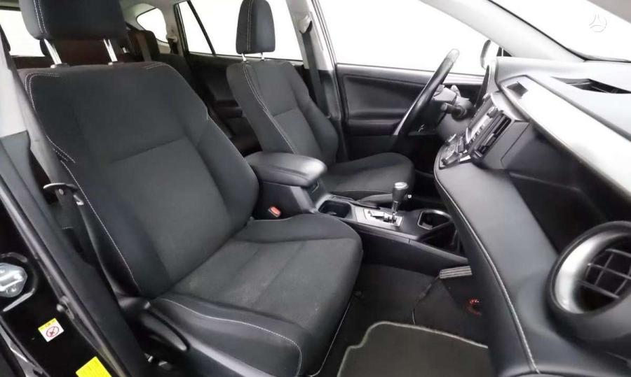 Black Toyota RAV4 2018 in Kaunas, with an engine capacity of 2.49 L and mileage of 274 thousand km for 14200 €, photo 10 on AUTOMOTO.COM.LV