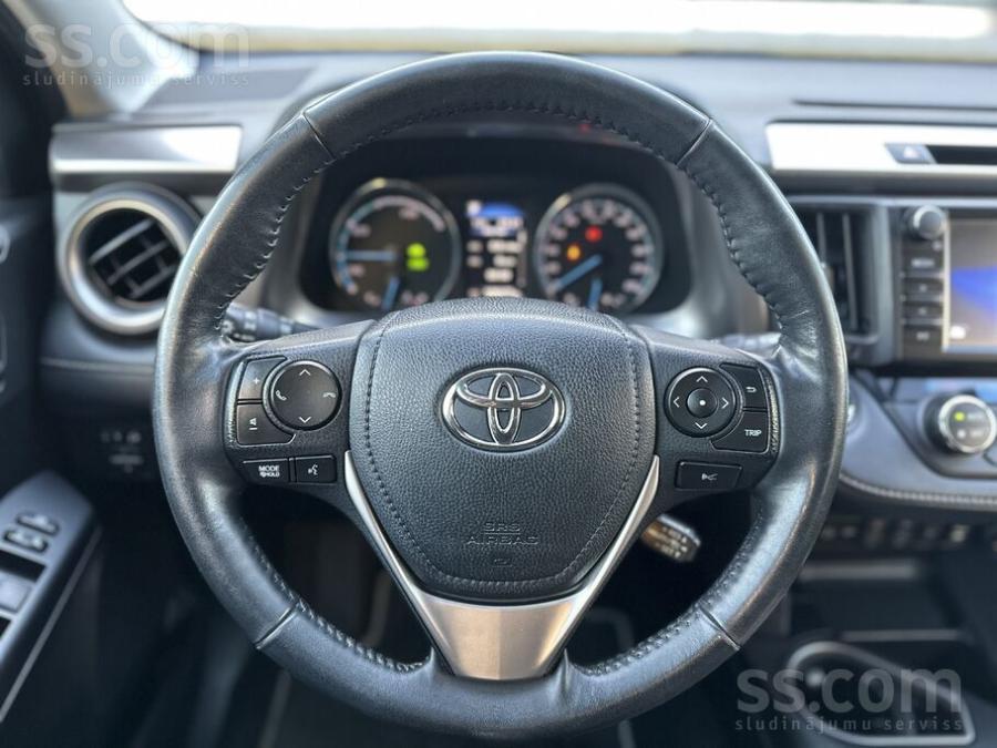Melns Toyota RAV4 2018 Rīga, ar dzinēja tilpumu 2.50 L un nobraukumu 109 tūkst. km par 16500 €, foto 12 vietnē AUTOMOTO.COM.LV
