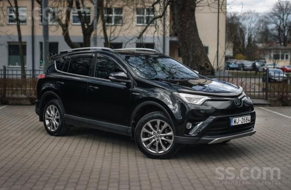 Melns Toyota RAV4 2018 Rīga, ar dzinēja tilpumu 2.50 L un nobraukumu 145 tūkst. km par 16900 €, foto 1 vietnē AUTOMOTO.COM.LV