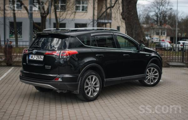 Melns Toyota RAV4 2018 Rīga, ar dzinēja tilpumu 2.50 L un nobraukumu 145 tūkst. km par 16900 €, foto 4 vietnē AUTOMOTO.COM.LV
