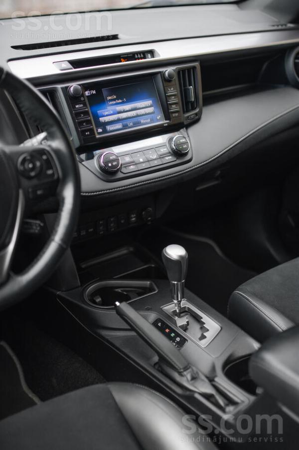 Melns Toyota RAV4 2018 Rīga, ar dzinēja tilpumu 2.50 L un nobraukumu 145 tūkst. km par 16900 €, foto 9 vietnē AUTOMOTO.COM.LV
