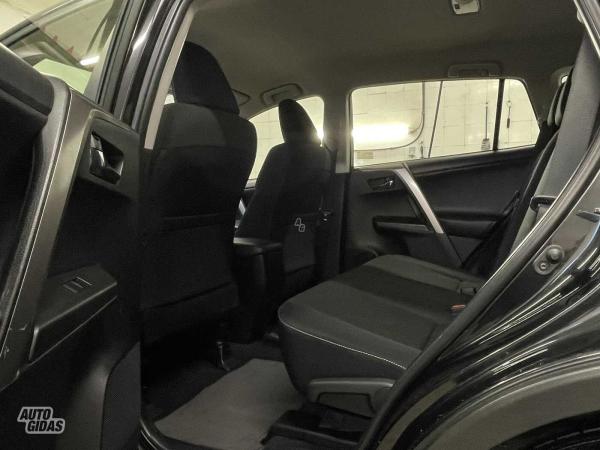 Melns Toyota RAV4 2018 Viļņa, ar dzinēja tilpumu 2.00 L un nobraukumu 143 tūkst. km par 16990 €, foto 7 vietnē AUTOMOTO.COM.LV