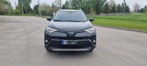 Black Toyota RAV4 2018 in Plunge, with an engine capacity of 2.49 L and mileage of 142 thousand km for 18900 €, photo 4 on AUTOMOTO.COM.LV