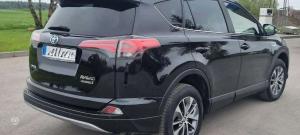 Black Toyota RAV4 2018 in Plunge, with an engine capacity of 2.49 L and mileage of 142 thousand km for 18900 €, photo 7 on AUTOMOTO.COM.LV