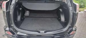 Black Toyota RAV4 2018 in Plunge, with an engine capacity of 2.49 L and mileage of 142 thousand km for 18900 €, photo 10 on AUTOMOTO.COM.LV