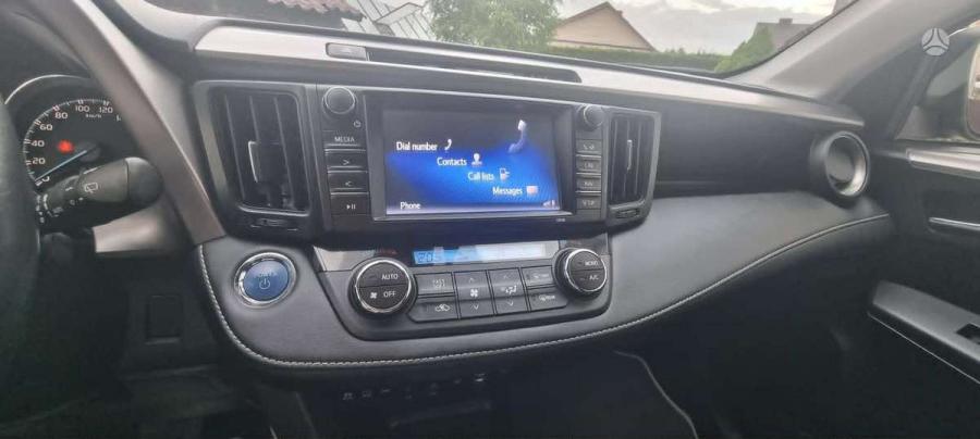 Black Toyota RAV4 2018 in Plunge, with an engine capacity of 2.49 L and mileage of 142 thousand km for 18900 €, photo 15 on AUTOMOTO.COM.LV