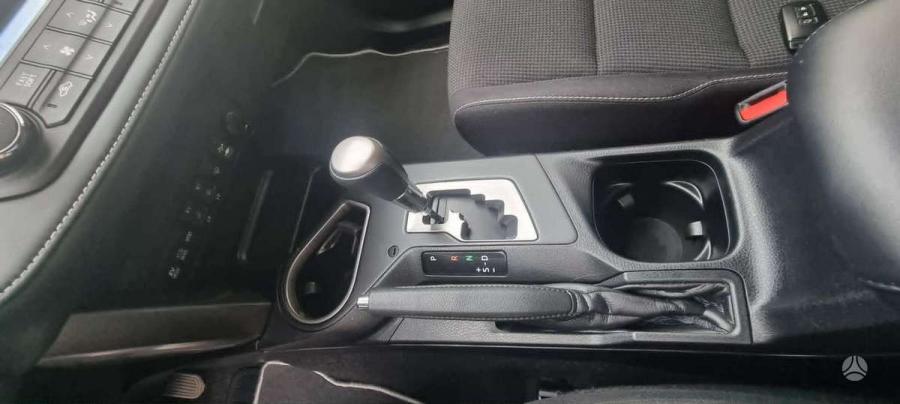 Black Toyota RAV4 2018 in Plunge, with an engine capacity of 2.49 L and mileage of 142 thousand km for 18900 €, photo 16 on AUTOMOTO.COM.LV