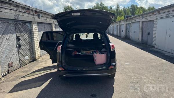 Melns Toyota RAV4 2018 Rīga, ar dzinēja tilpumu 2.50 L un nobraukumu 120 tūkst. km par 17450 €, foto 2 vietnē AUTOMOTO.COM.LV
