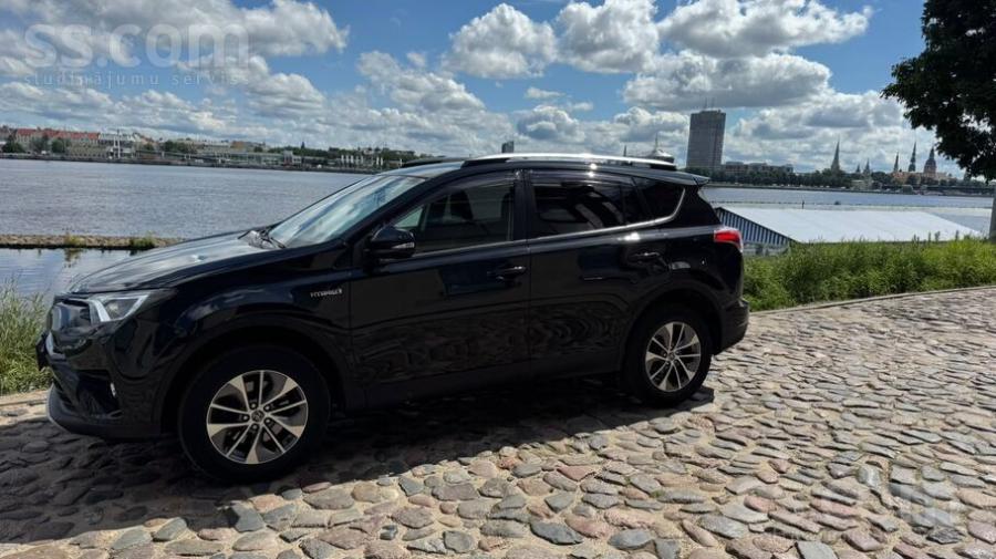 Melns Toyota RAV4 2018 Rīga, ar dzinēja tilpumu 2.50 L un nobraukumu 120 tūkst. km par 17450 €, foto 9 vietnē AUTOMOTO.COM.LV