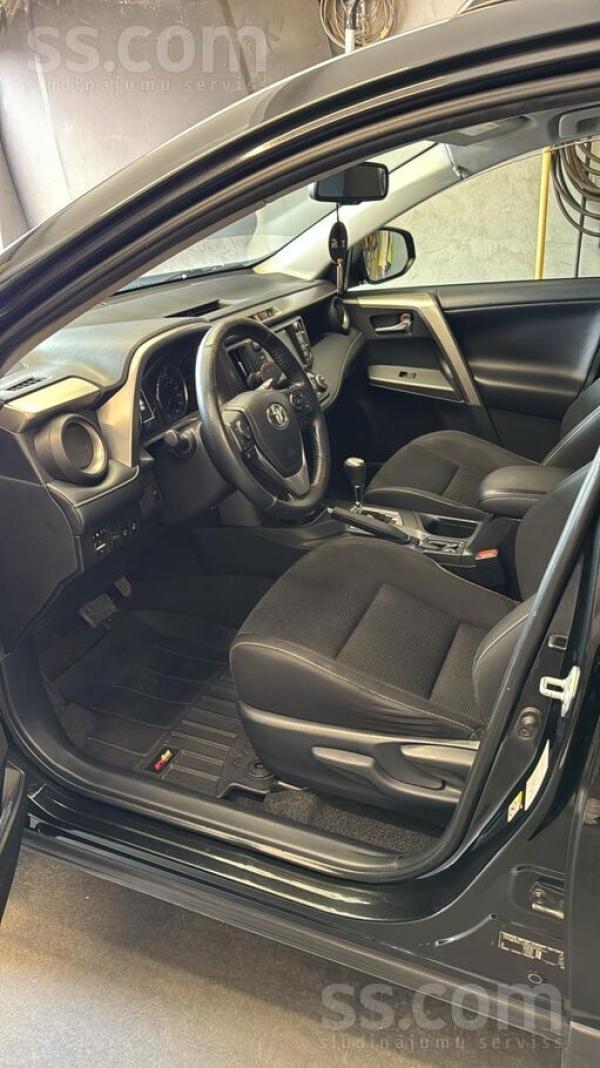 Melns Toyota RAV4 2018 Rīga, ar dzinēja tilpumu 2.50 L un nobraukumu 120 tūkst. km par 17450 €, foto 9 vietnē AUTOMOTO.COM.LV