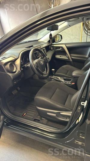 Melns Toyota RAV4 2018 Rīga, ar dzinēja tilpumu 2.50 L un nobraukumu 120 tūkst. km par 17450 €, foto 10 vietnē AUTOMOTO.COM.LV