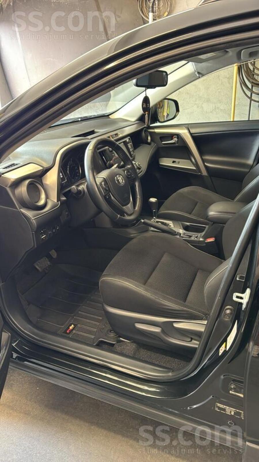 Melns Toyota RAV4 2018 Rīga, ar dzinēja tilpumu 2.50 L un nobraukumu 120 tūkst. km par 17450 €, foto 10 vietnē AUTOMOTO.COM.LV