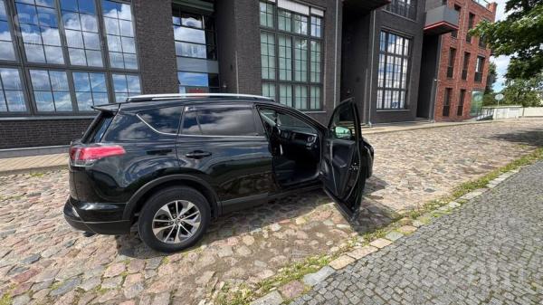 Melns Toyota RAV4 2018 Rīga, ar dzinēja tilpumu 2.50 L un nobraukumu 120 tūkst. km par 17450 €, foto 10 vietnē AUTOMOTO.COM.LV