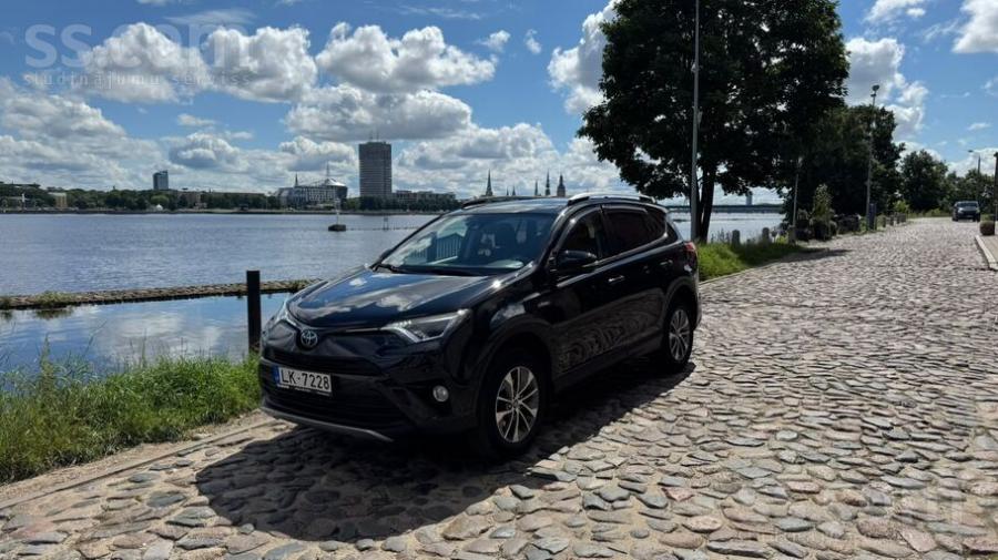 Melns Toyota RAV4 2018 Rīga, ar dzinēja tilpumu 2.50 L un nobraukumu 120 tūkst. km par 17450 €, foto 13 vietnē AUTOMOTO.COM.LV