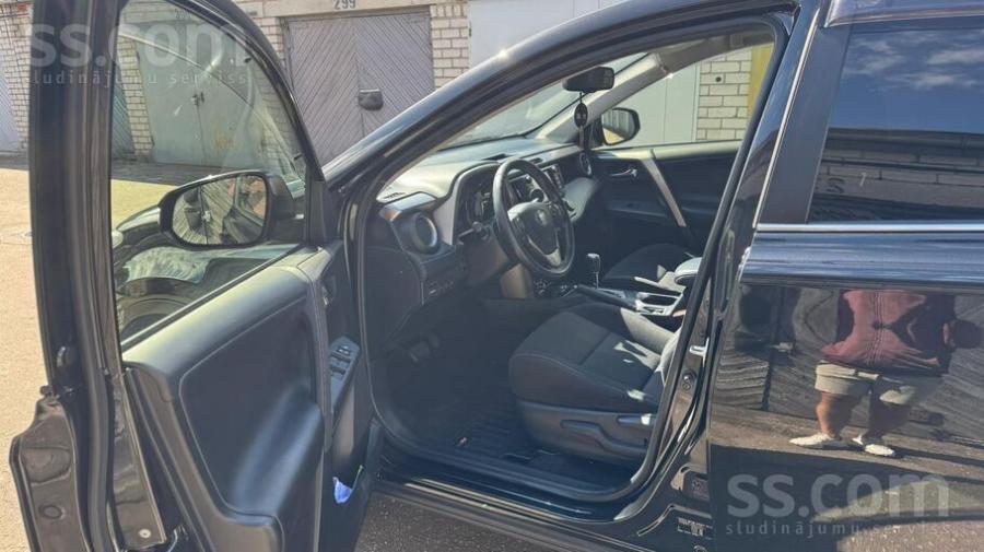 Melns Toyota RAV4 2018 Rīga, ar dzinēja tilpumu 2.50 L un nobraukumu 120 tūkst. km par 17450 €, foto 14 vietnē AUTOMOTO.COM.LV