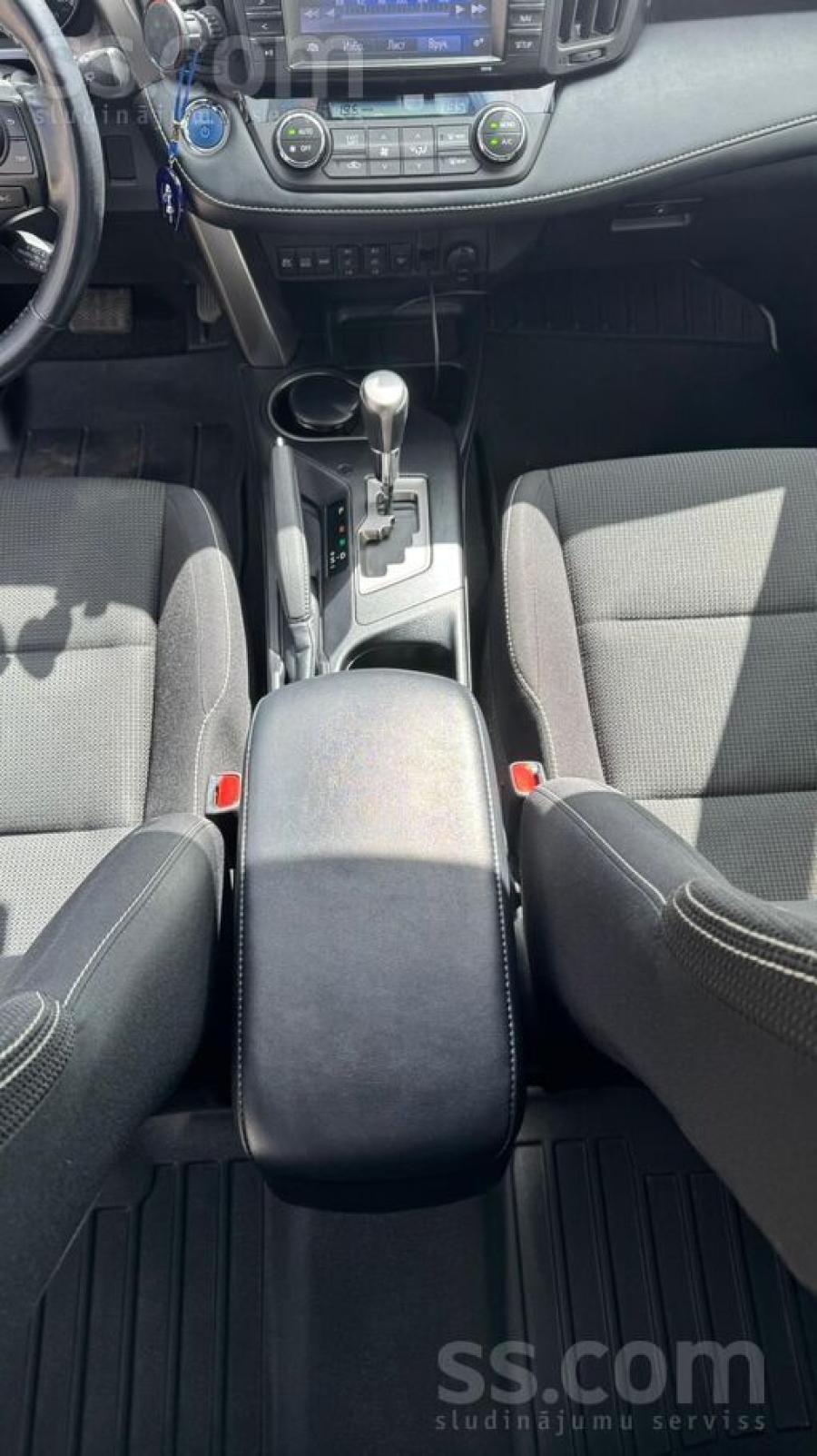 Melns Toyota RAV4 2018 Rīga, ar dzinēja tilpumu 2.50 L un nobraukumu 120 tūkst. km par 17450 €, foto 18 vietnē AUTOMOTO.COM.LV