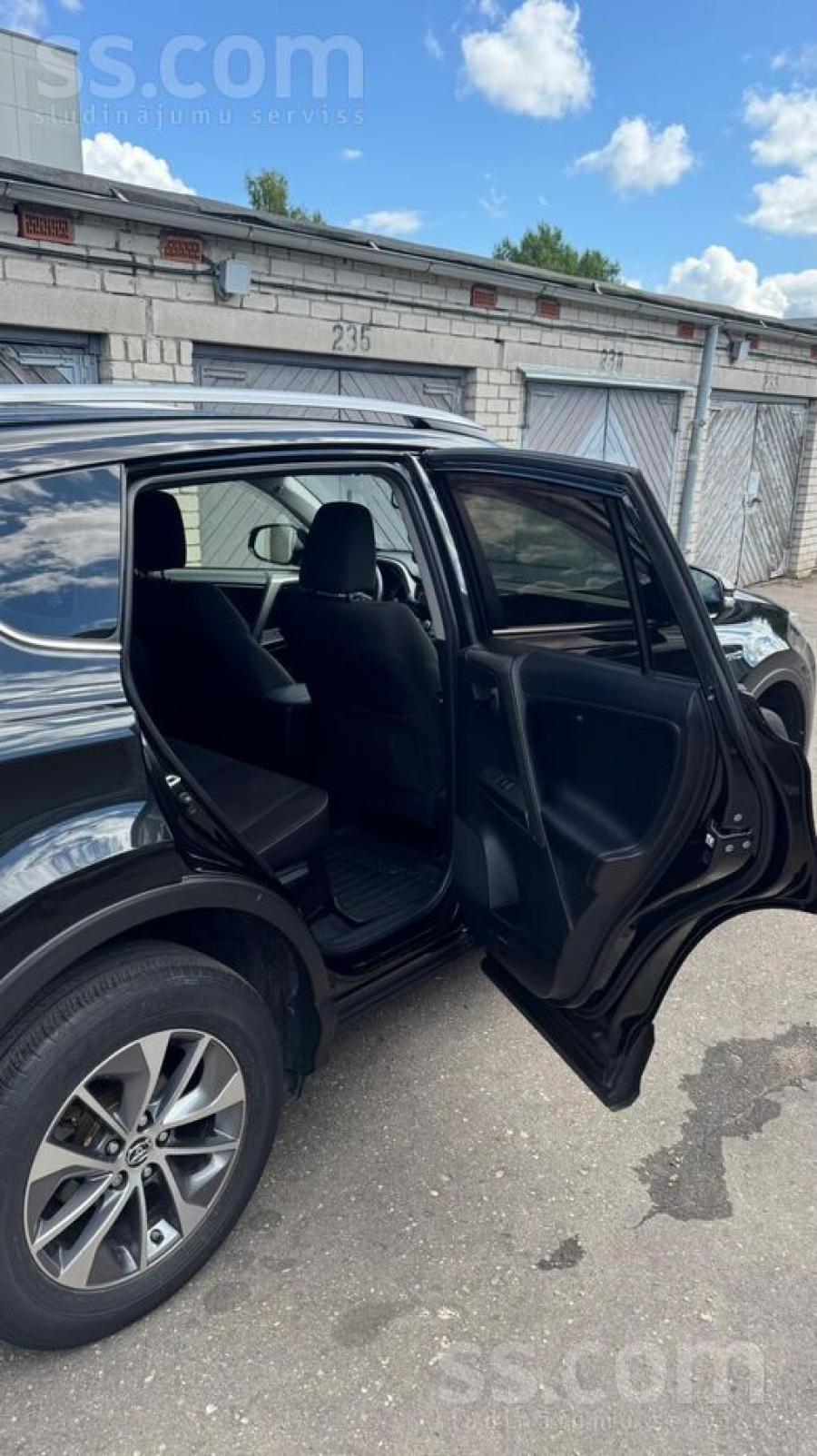 Melns Toyota RAV4 2018 Rīga, ar dzinēja tilpumu 2.50 L un nobraukumu 120 tūkst. km par 17450 €, foto 19 vietnē AUTOMOTO.COM.LV