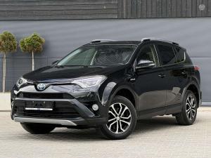 Black Toyota RAV4 2018 in Siauliai, with an engine capacity of 2.49 L and mileage of 152 thousand km for 18350 €, photo 4 on AUTOMOTO.COM.LV