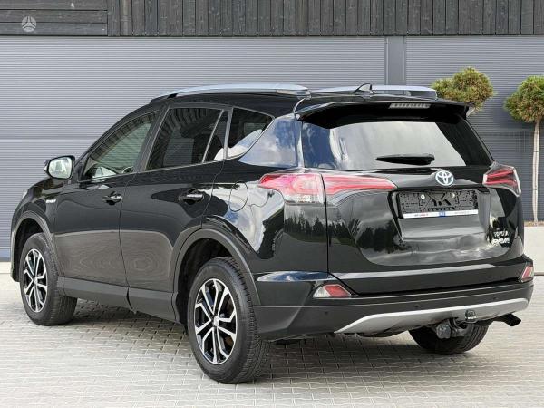 Melns Toyota RAV4 2018 Šauļi, ar dzinēja tilpumu 2.49 L un nobraukumu 152 tūkst. km par 18350 €, foto 5 vietnē AUTOMOTO.COM.LV