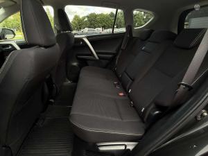 Black Toyota RAV4 2018 in Siauliai, with an engine capacity of 2.49 L and mileage of 152 thousand km for 18350 €, photo 14 on AUTOMOTO.COM.LV
