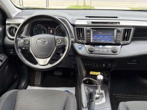 Black Toyota RAV4 2018 in Siauliai, with an engine capacity of 2.49 L and mileage of 152 thousand km for 18350 €, photo 16 on AUTOMOTO.COM.LV