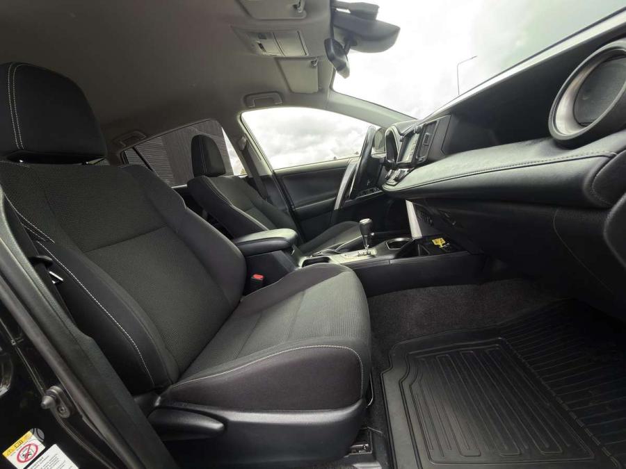 Black Toyota RAV4 2018 in Siauliai, with an engine capacity of 2.49 L and mileage of 152 thousand km for 18350 €, photo 19 on AUTOMOTO.COM.LV