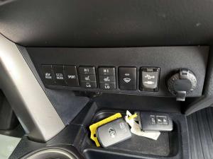 Black Toyota RAV4 2018 in Siauliai, with an engine capacity of 2.49 L and mileage of 152 thousand km for 18350 €, photo 21 on AUTOMOTO.COM.LV