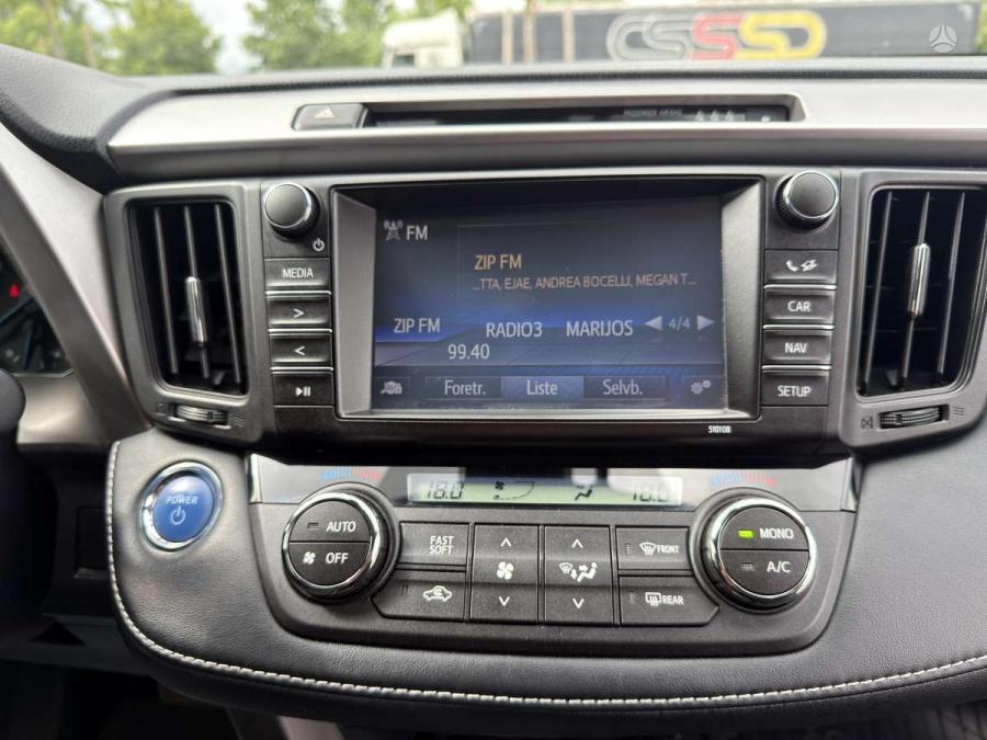 Black Toyota RAV4 2018 in Siauliai, with an engine capacity of 2.49 L and mileage of 152 thousand km for 18350 €, photo 22 on AUTOMOTO.COM.LV
