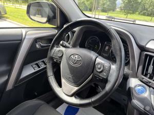 Black Toyota RAV4 2018 in Siauliai, with an engine capacity of 2.49 L and mileage of 152 thousand km for 18350 €, photo 23 on AUTOMOTO.COM.LV