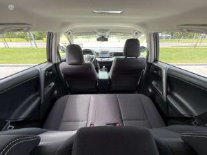 Black Toyota RAV4 2018 in Siauliai, with an engine capacity of 2.49 L and mileage of 152 thousand km for 18350 €, photo 28 on AUTOMOTO.COM.LV