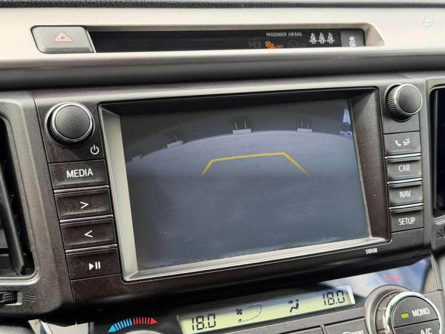 Black Toyota RAV4 2018 in Siauliai, with an engine capacity of 2.49 L and mileage of 152 thousand km for 18350 €, photo 30 on AUTOMOTO.COM.LV