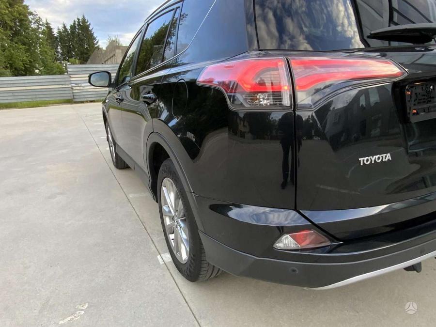 Melns Toyota RAV4 2018 Viļņa, ar dzinēja tilpumu 2.49 L un nobraukumu 132 tūkst. km par 19350 €, foto 5 vietnē AUTOMOTO.COM.LV
